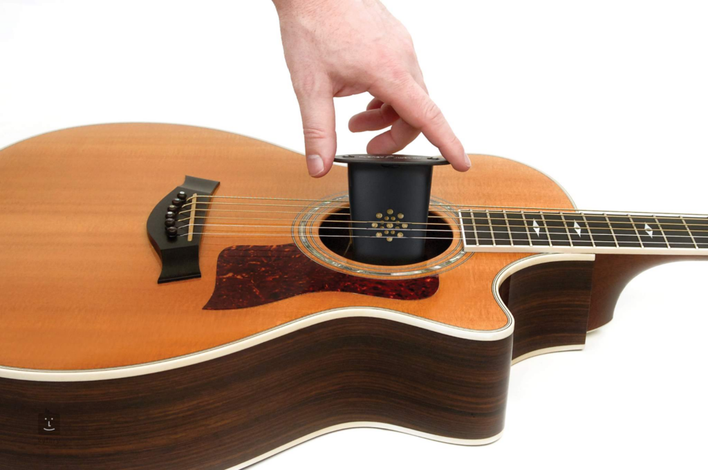 Acoustic Guitar Humidifier | A guide by Zager